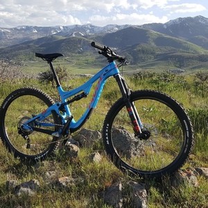 2017 Pivot Switchblade