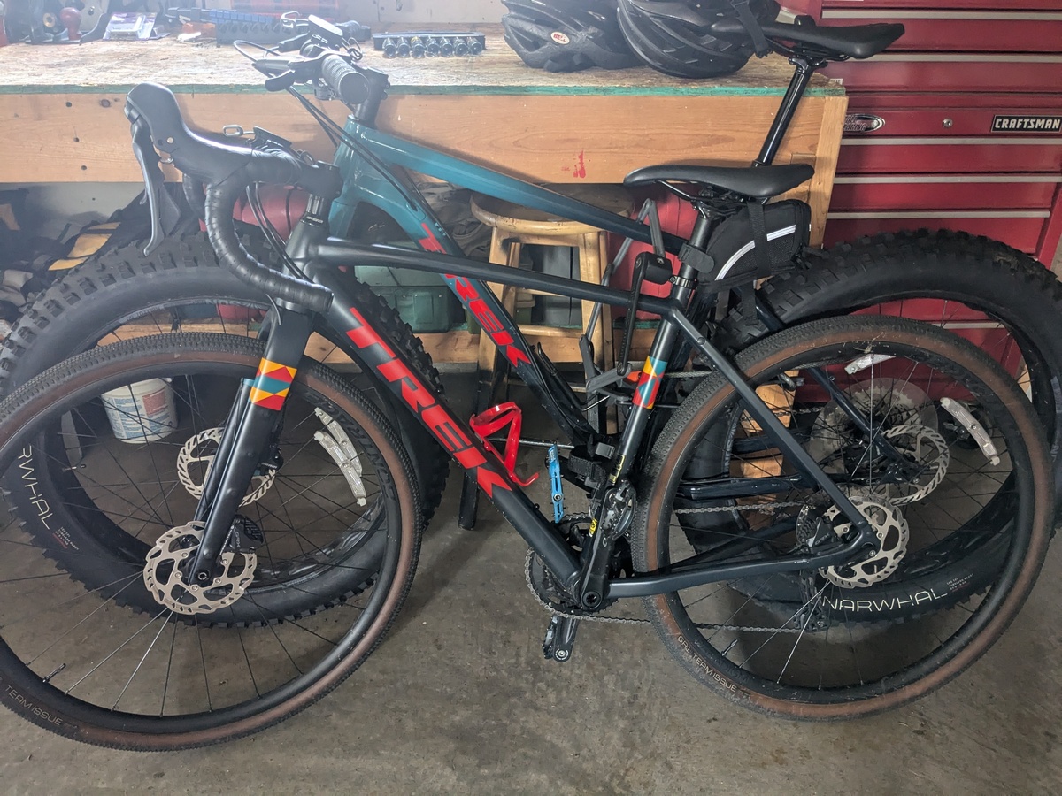 2022 Trek Checkpoint ALR5
