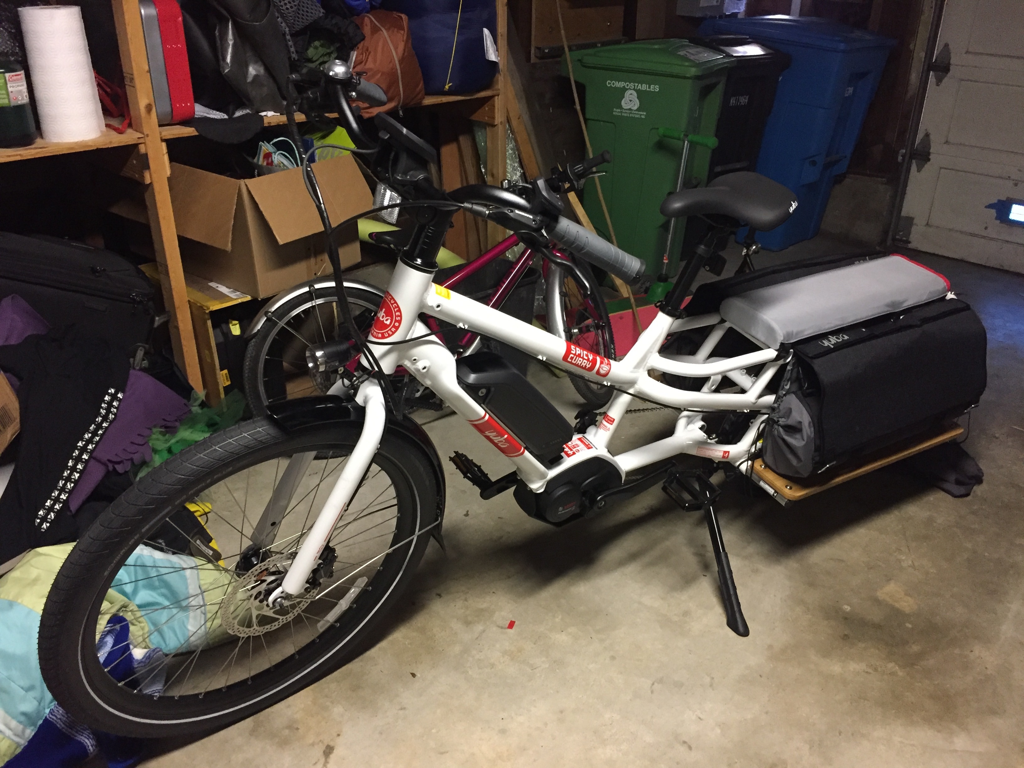 2017 Yuba SPICY CURRY BOSCH cargo bike rear