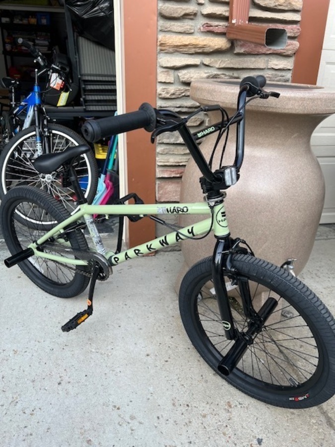 2024 Haro Parkway dlx 20"