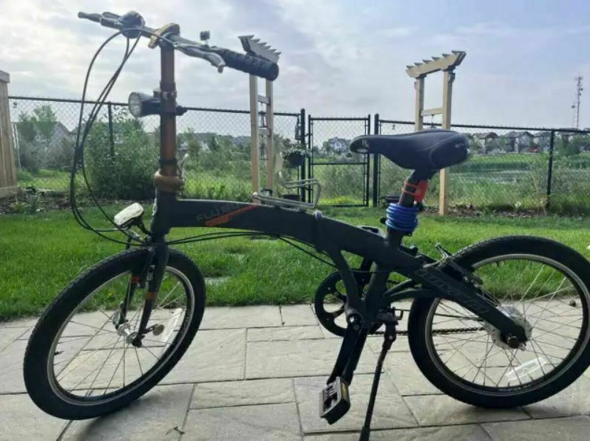 2015 Novara FlyBy Shuttle Folding by DAHON