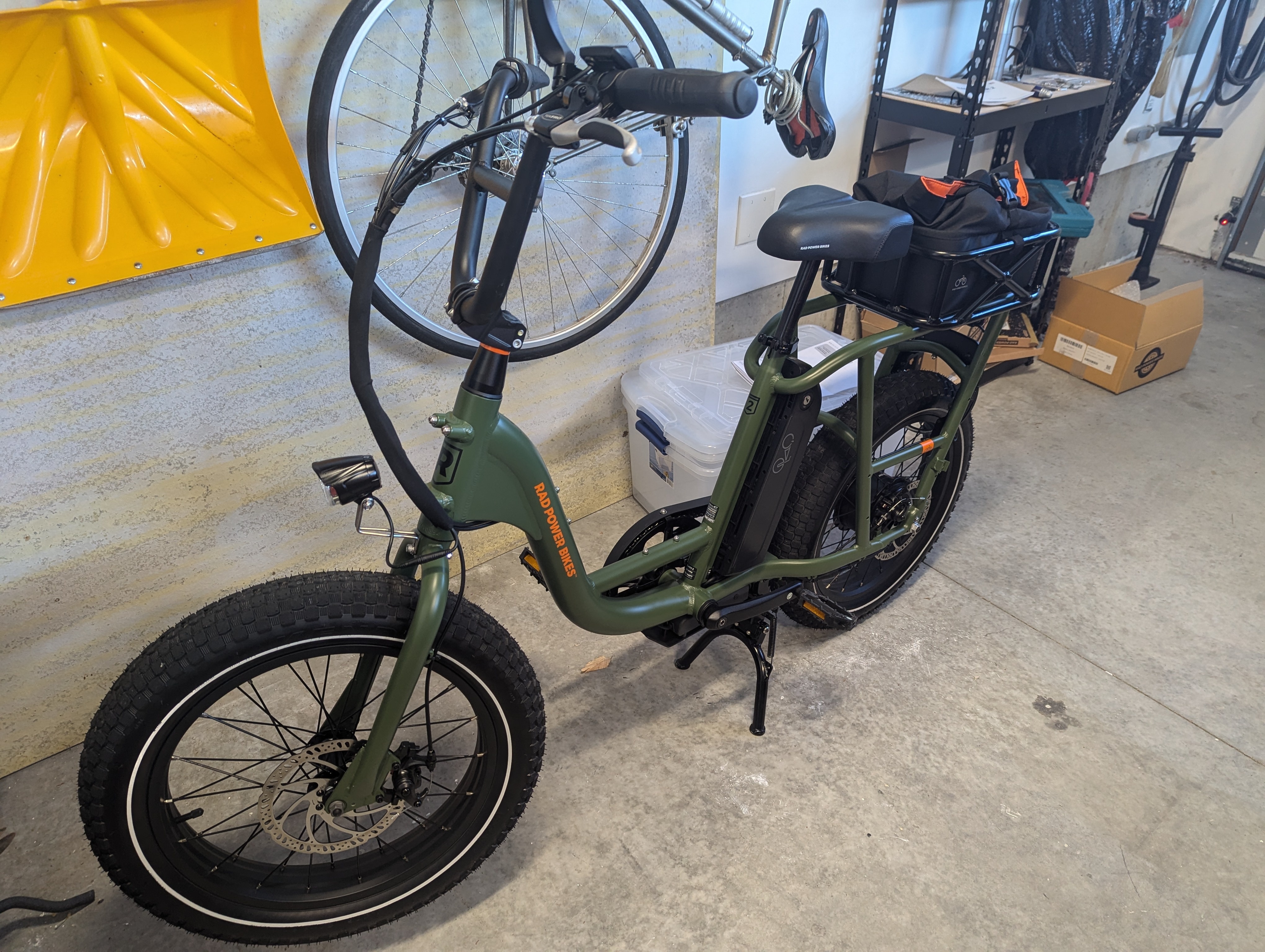 2024 Rad Power Bikes Roadrunner 2 cargo bike rear