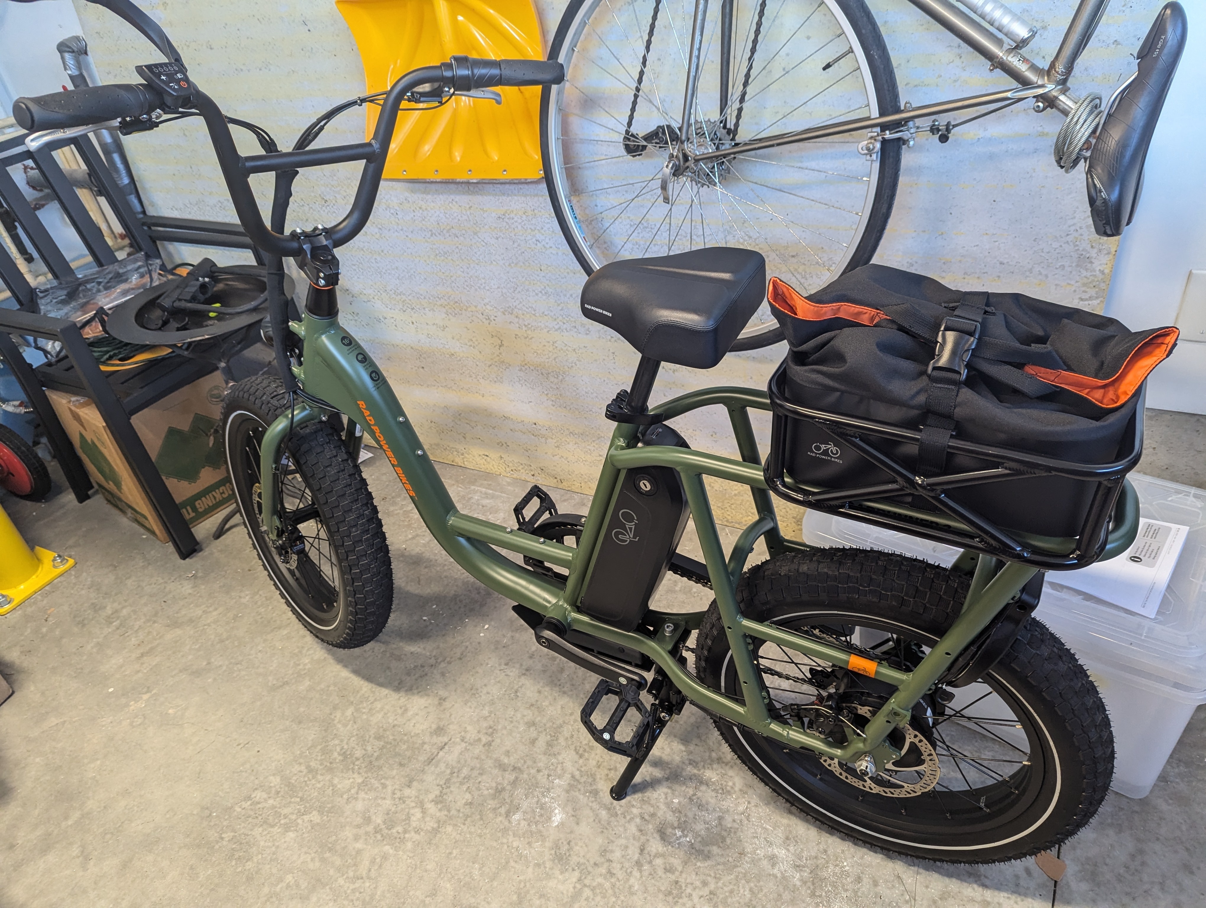 2024 Rad Power Bikes Roadrunner 2 cargo bike rear
