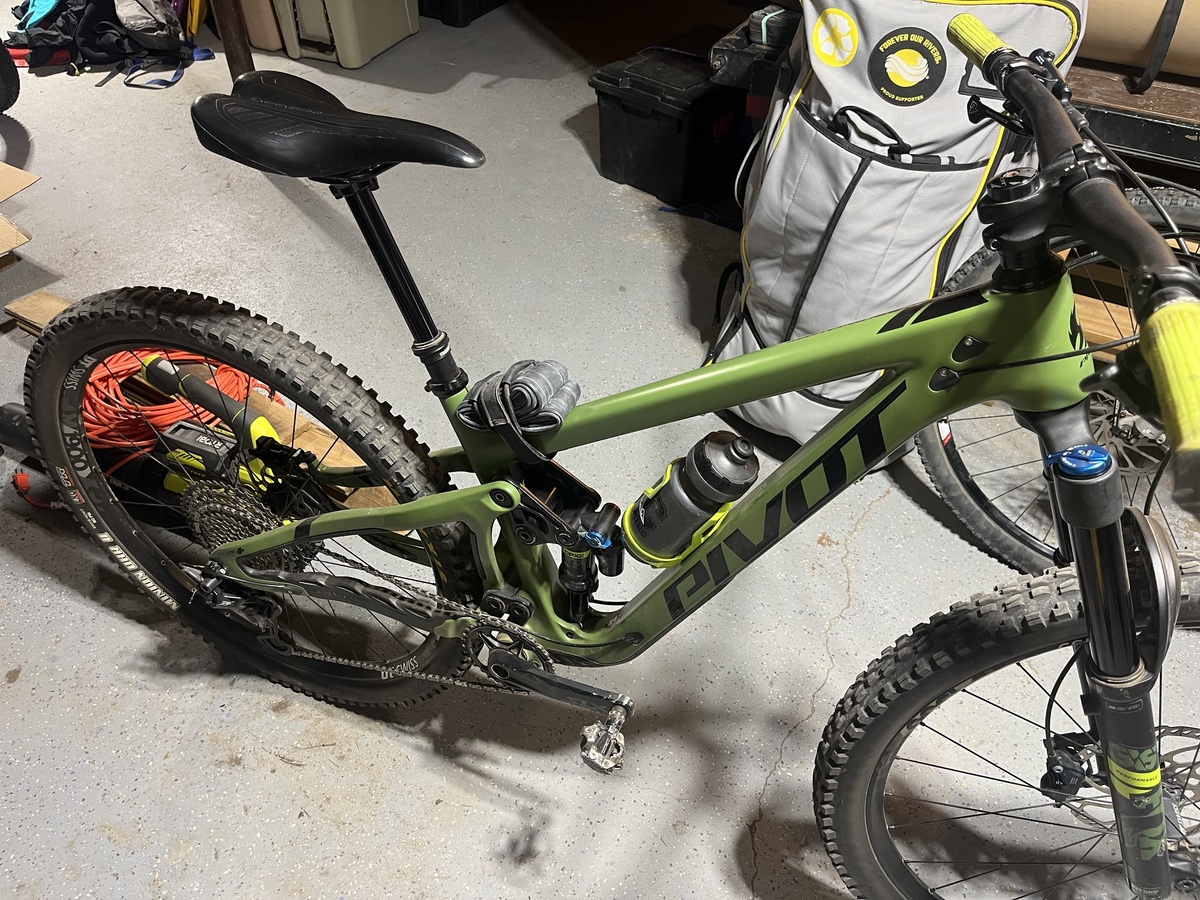 2021 Pivot Switchblade