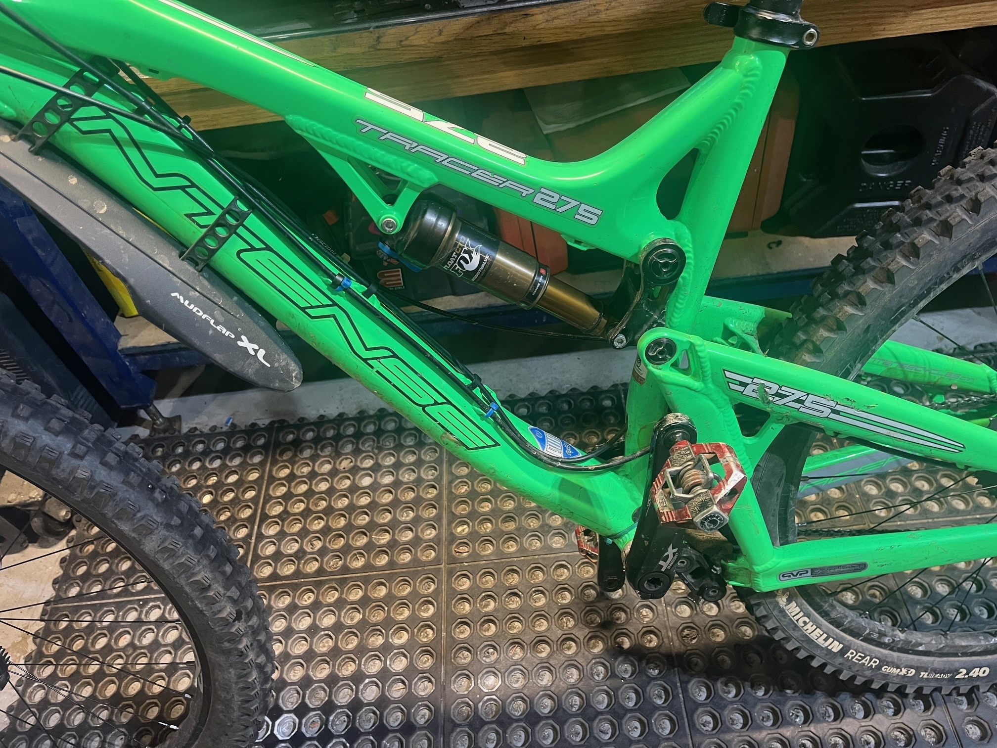 2016 Intense Tracer 275