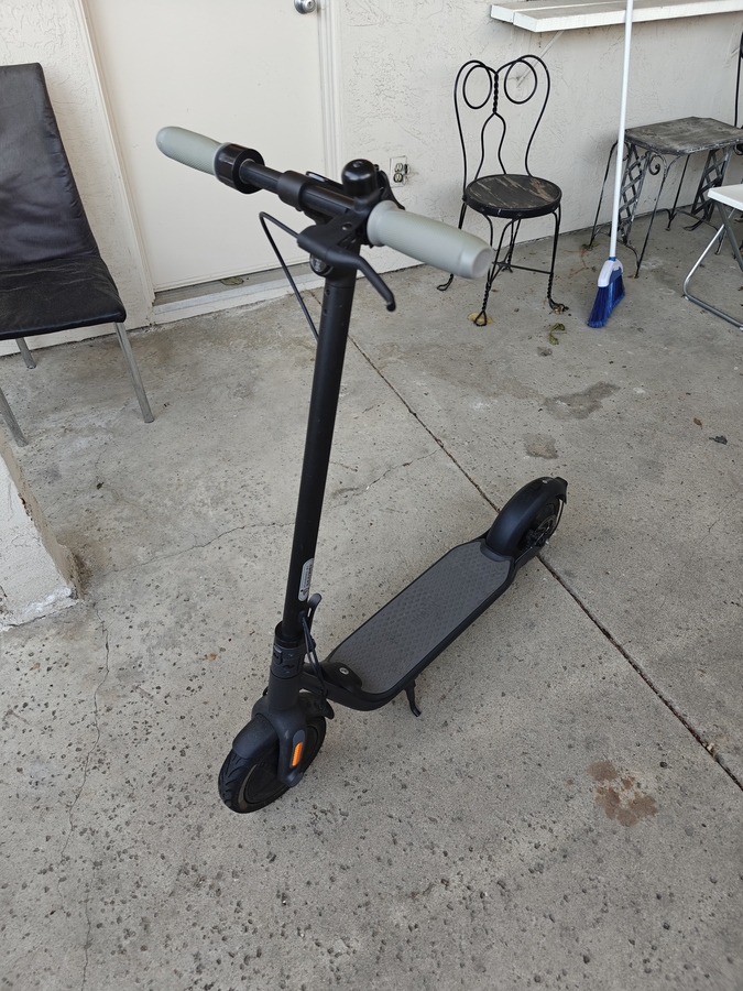 2021 Segway Ninebot F25 e-scooter