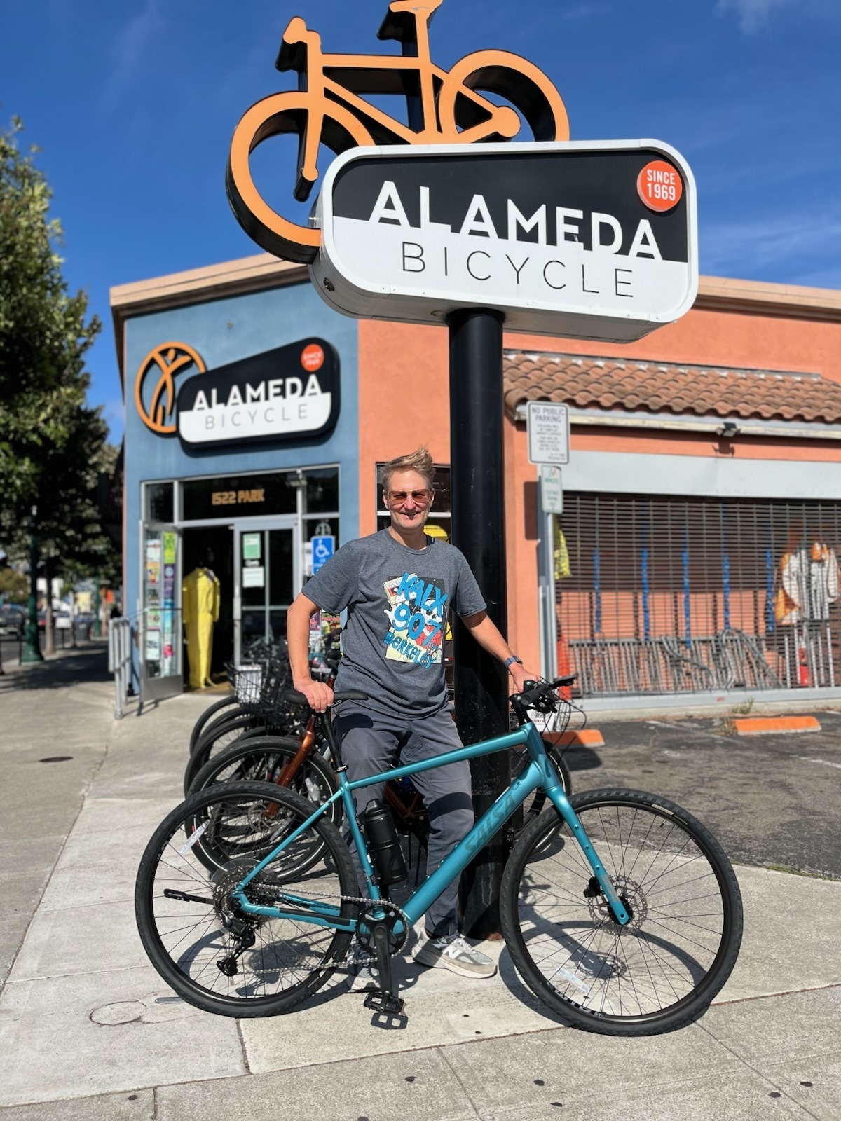 2024 Salsa confluence flat bar cues cyan