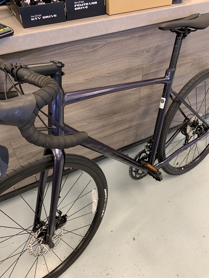 2025 Giant Contend AR 4 L Milky Way