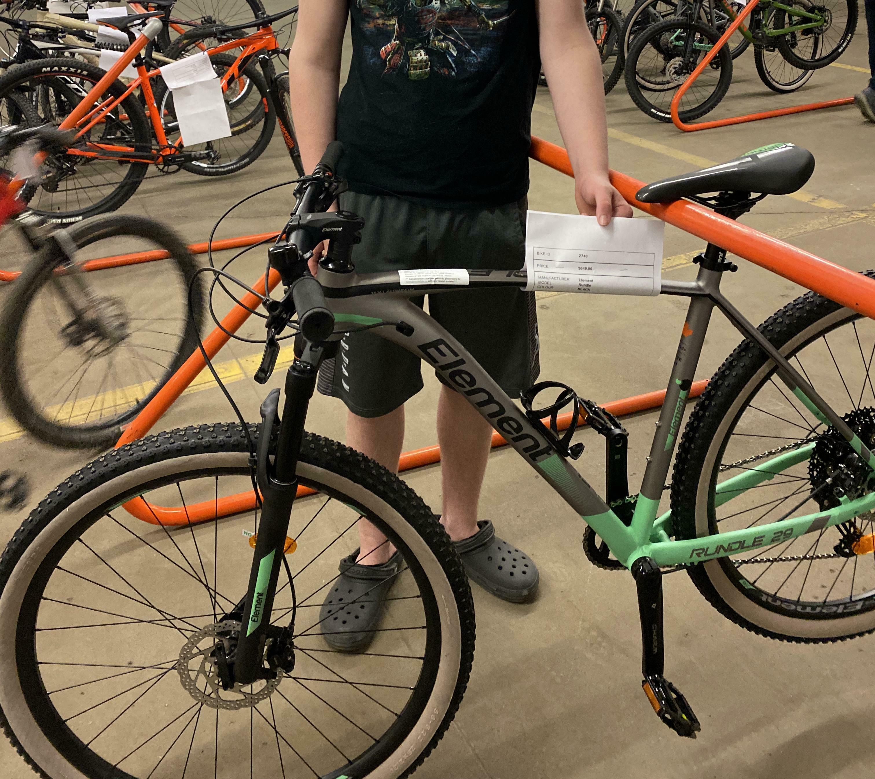 Stolen 2024 Element Rundle