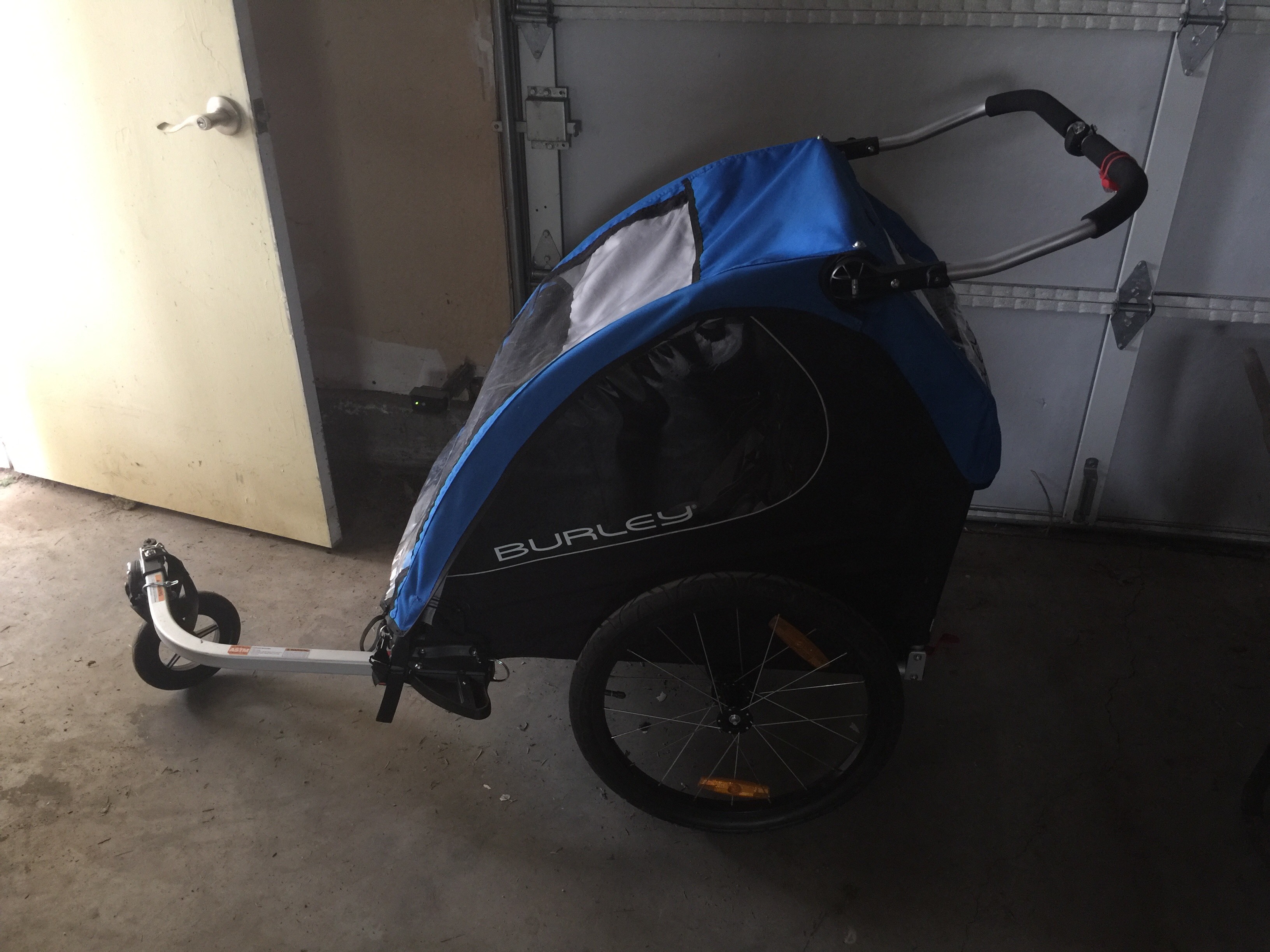 2015 Burley Design bike trailer