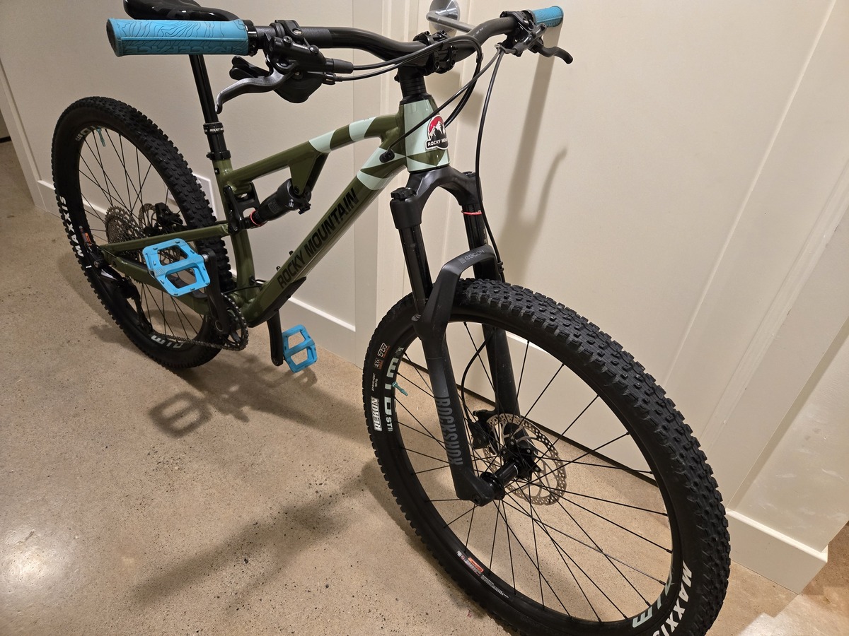 2023 Rocky Mountain Bicycles Element A30