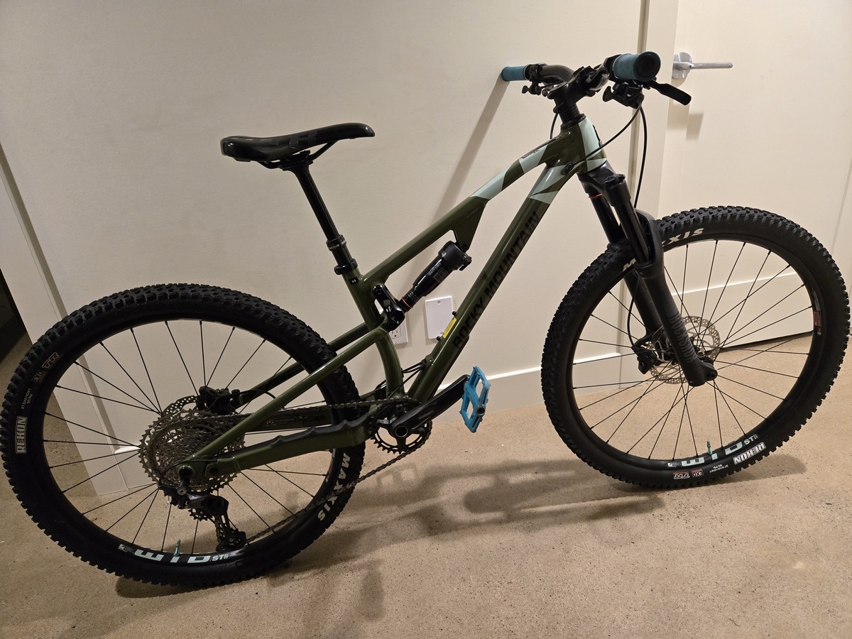 2023 Rocky Mountain Bicycles Element A30
