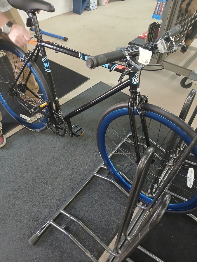 2025 SE Bikes Black/Blue 52