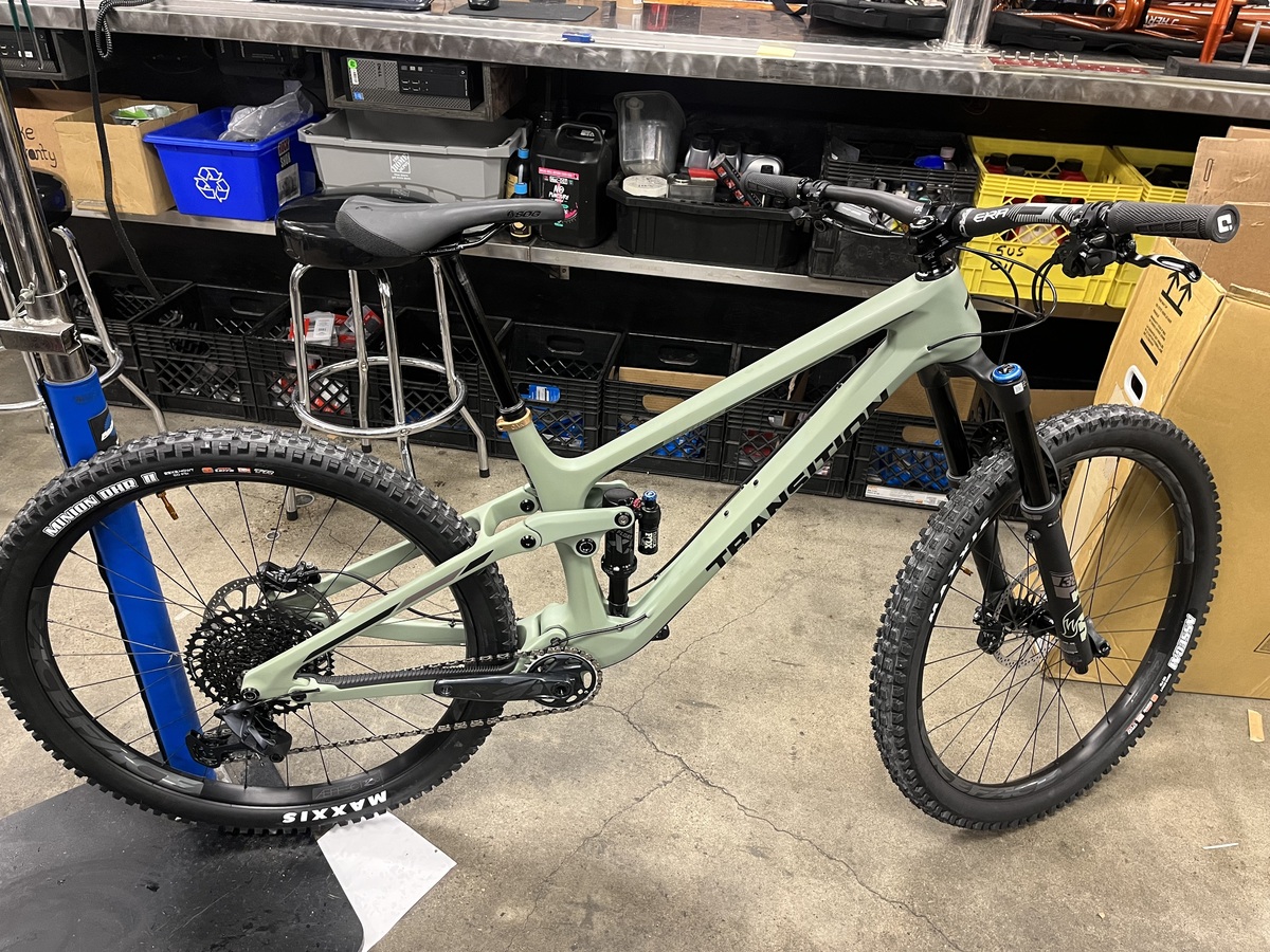 2024 Transition Bikes Sentinel Carbon GX