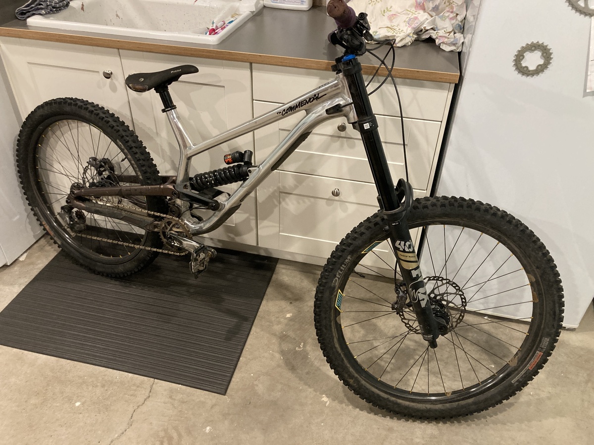 2023 Commencal Bikes FRS
