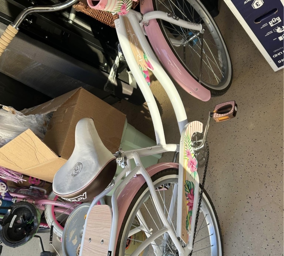 Stolen 2025 Huffy Beach cruiser