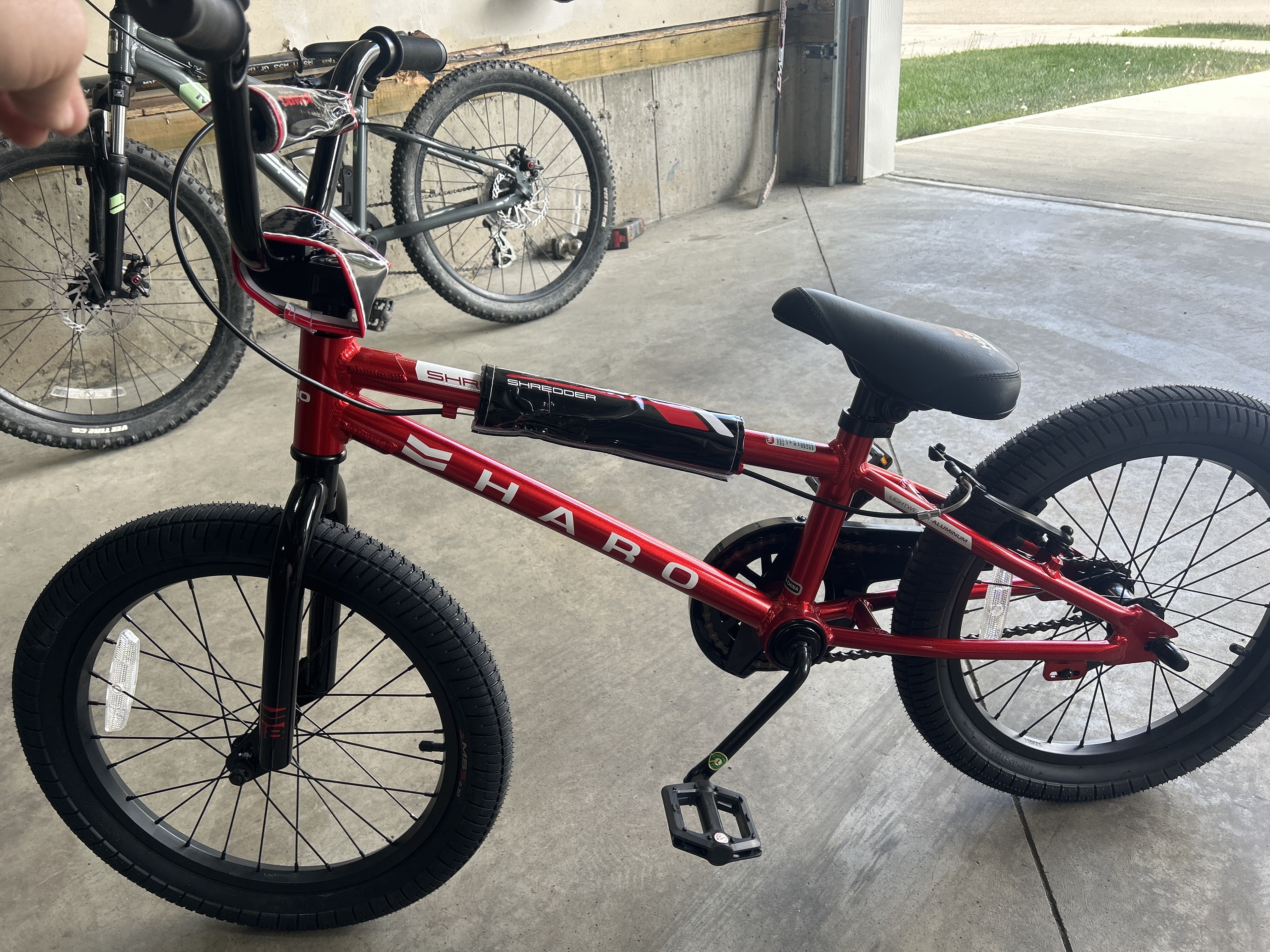 2024 Haro Shredder 18 Kids Bike Metallic