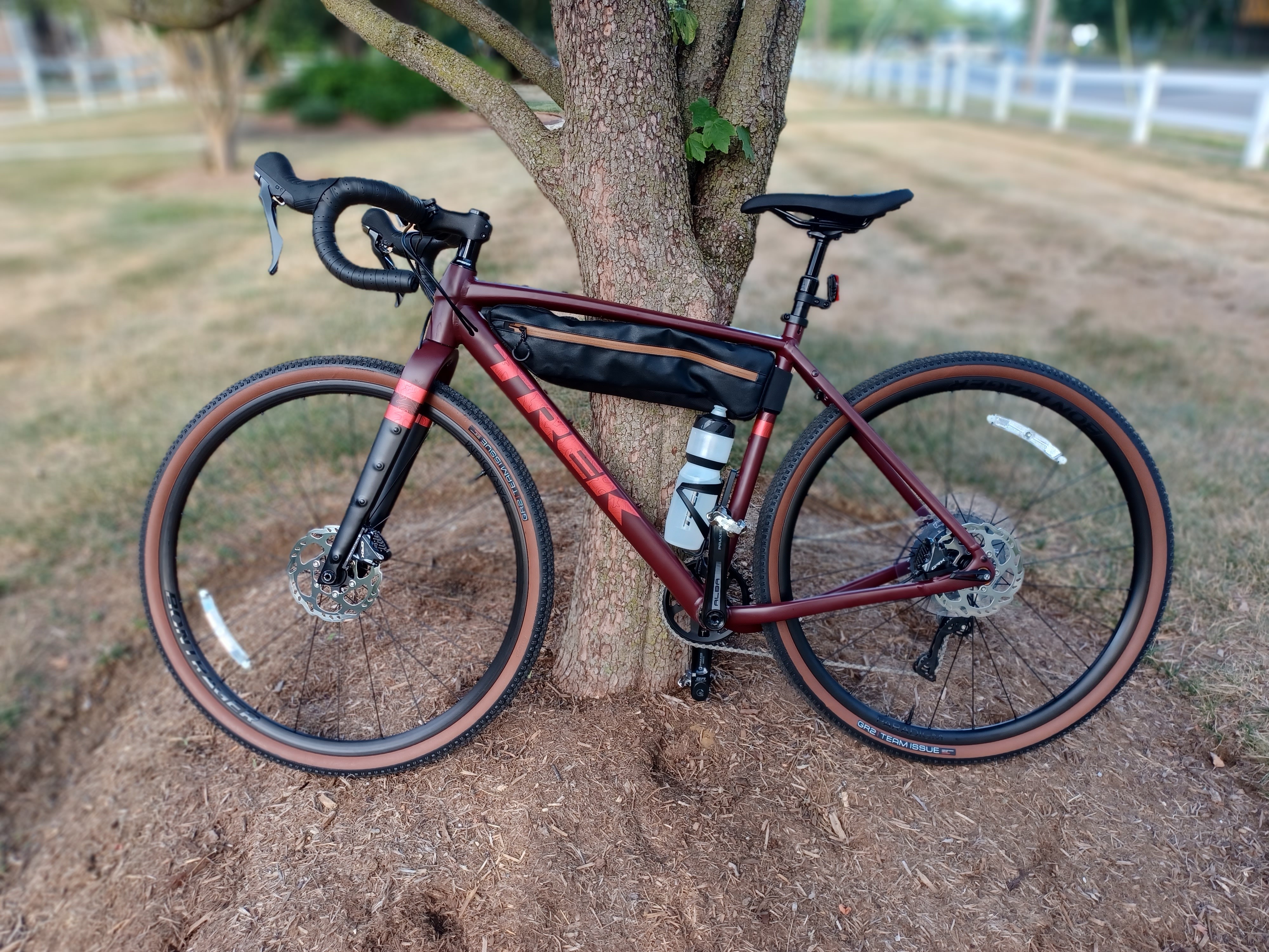 2023 Trek Checkpoint ALR5